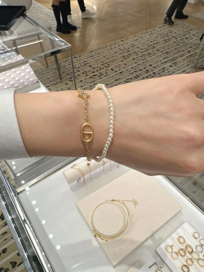Discounted Christian Dior Necklaces