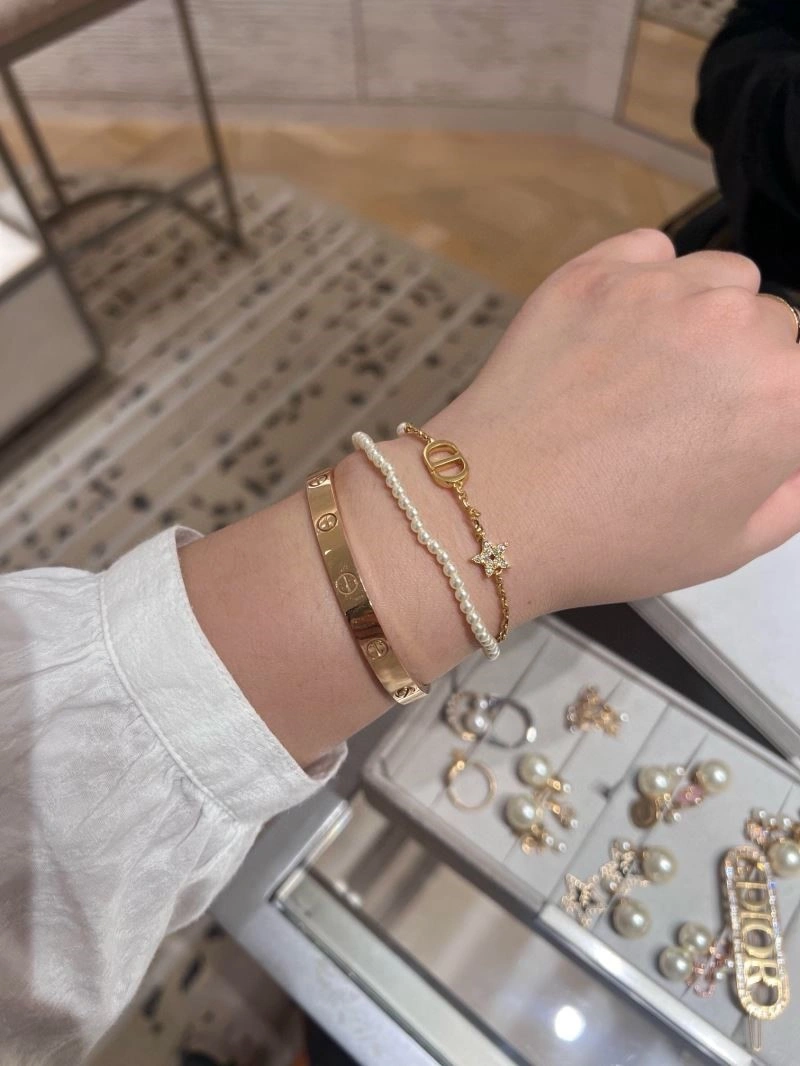 Discounted Christian Dior Necklaces