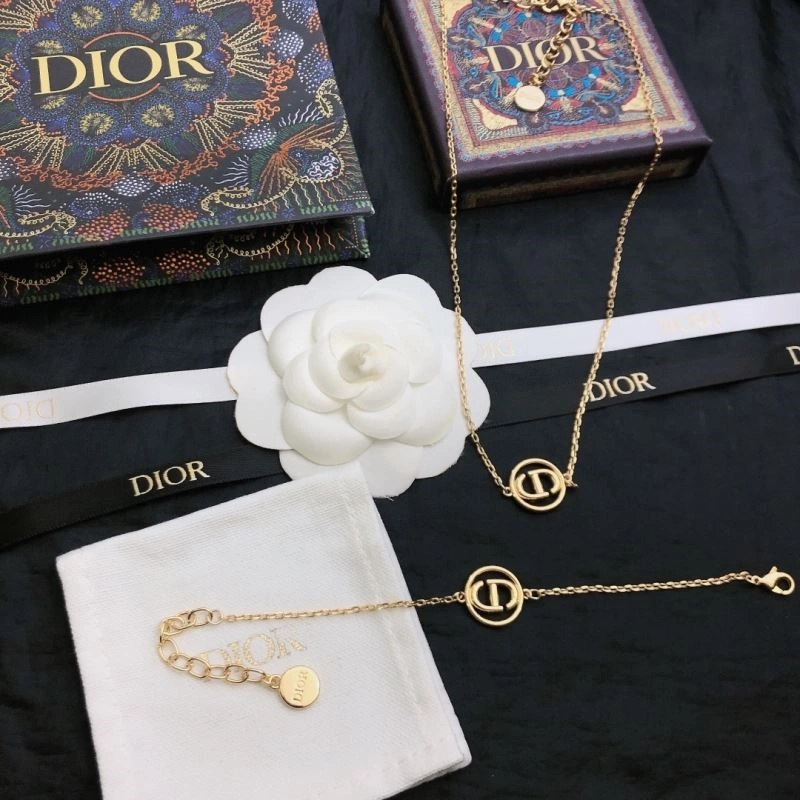 Inexpensive Christian Dior Necklaces