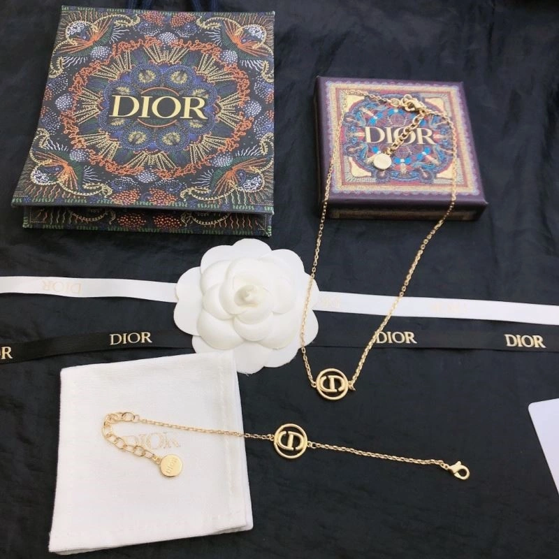 Inexpensive Christian Dior Necklaces