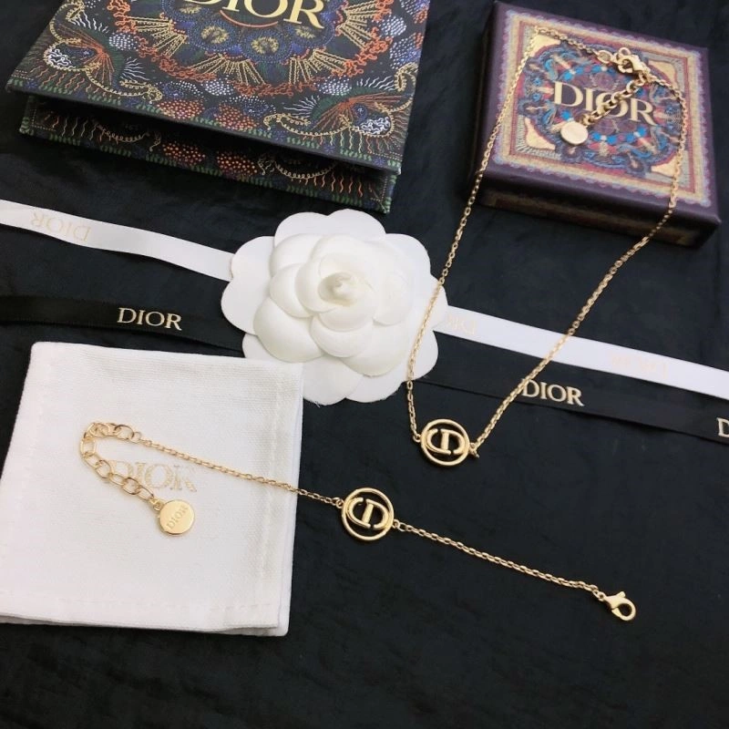 Inexpensive Christian Dior Necklaces