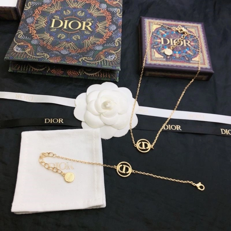 Inexpensive Christian Dior Necklaces