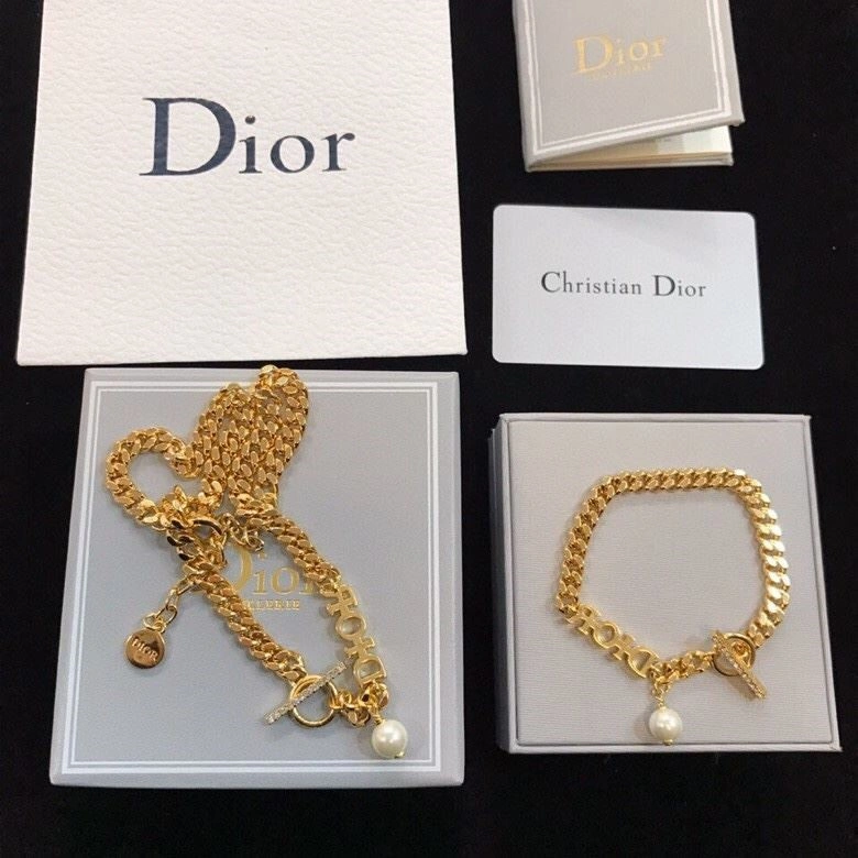 Factory-made Christian Dior Necklaces