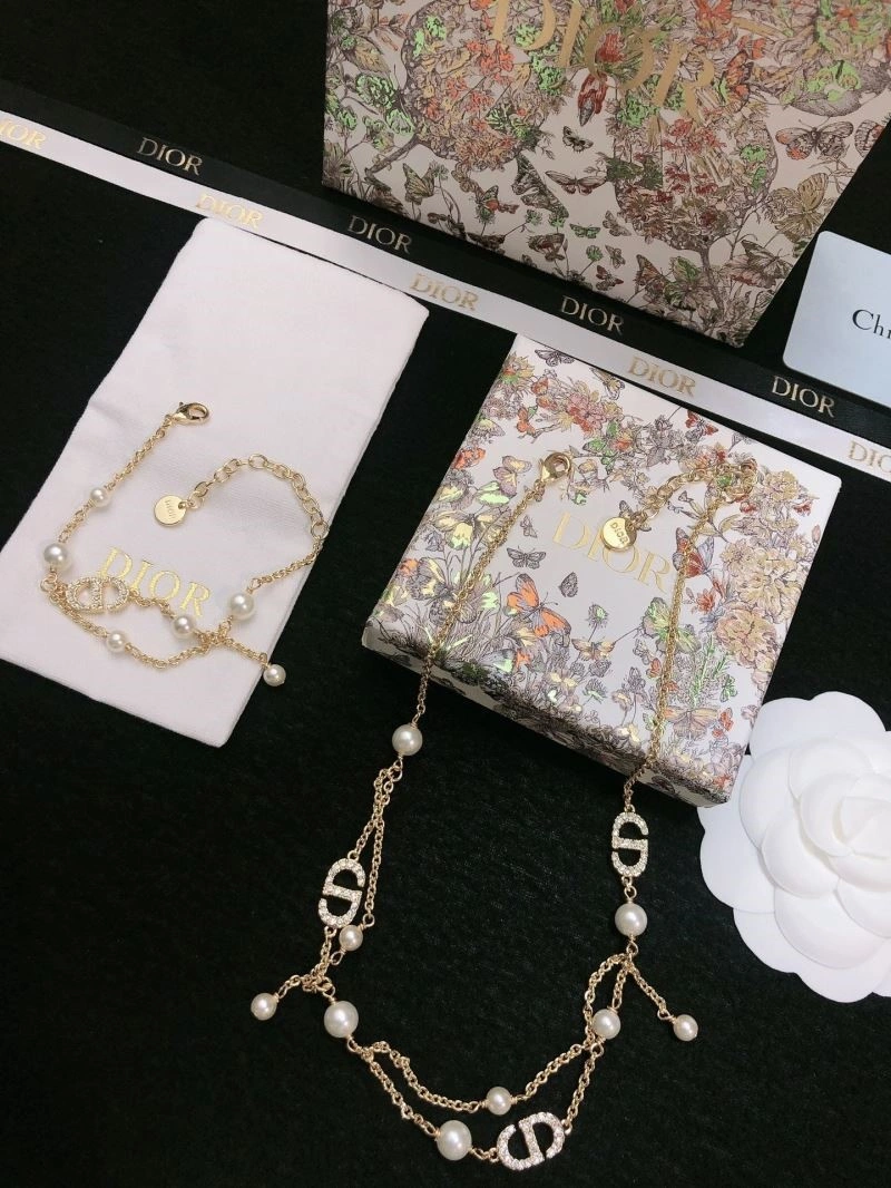 High fidelity Christian Dior Necklaces