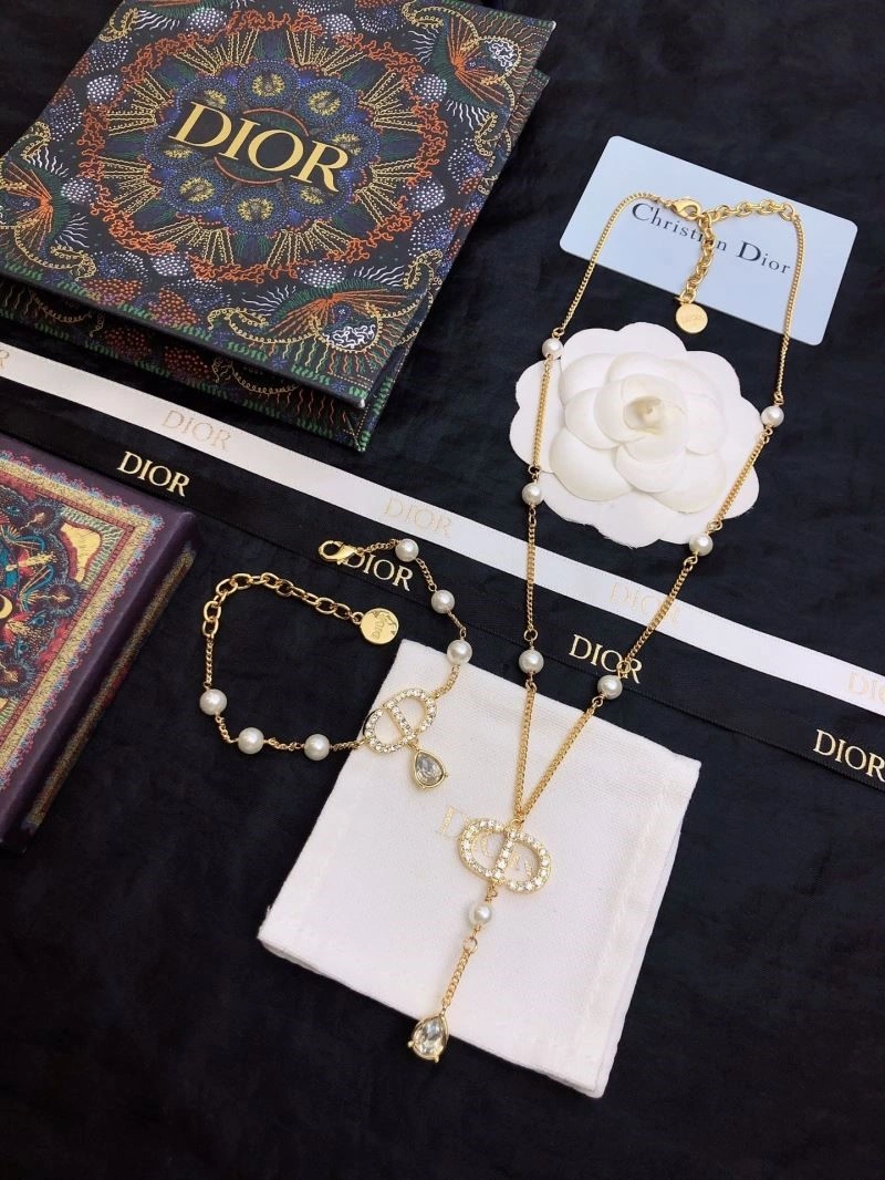 Top mirror Christian Dior Necklaces