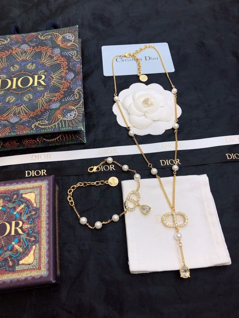 Top mirror Christian Dior Necklaces