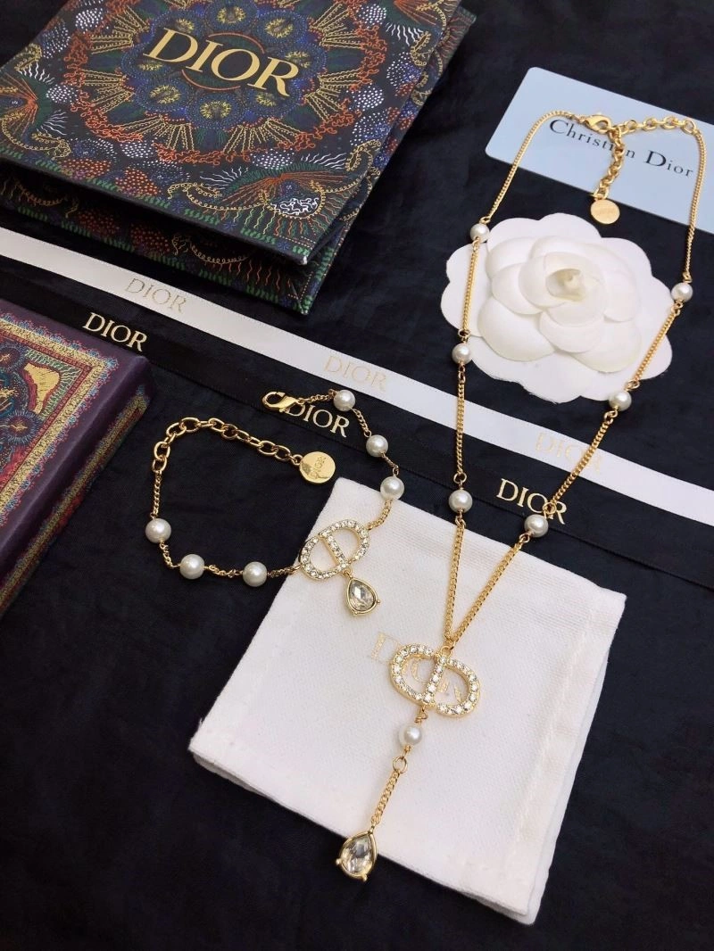 Top mirror Christian Dior Necklaces