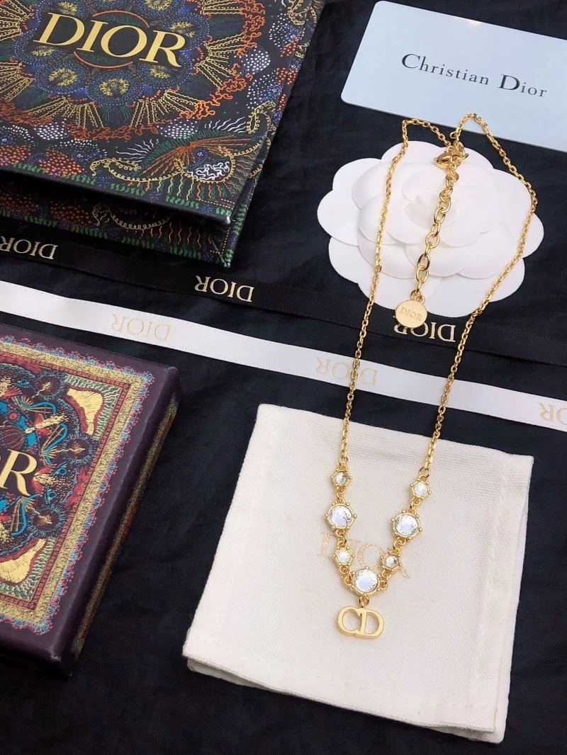 Accurate model Christian Dior Necklaces