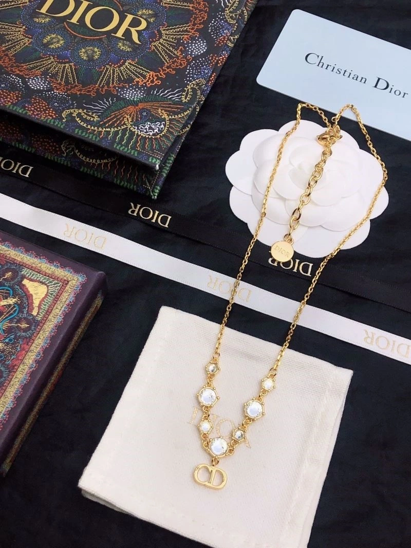 Accurate model Christian Dior Necklaces