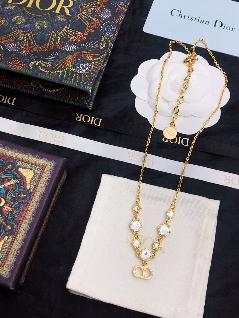 Accurate model Christian Dior Necklaces