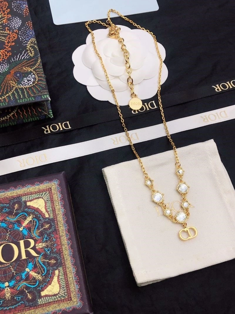 Accurate model Christian Dior Necklaces