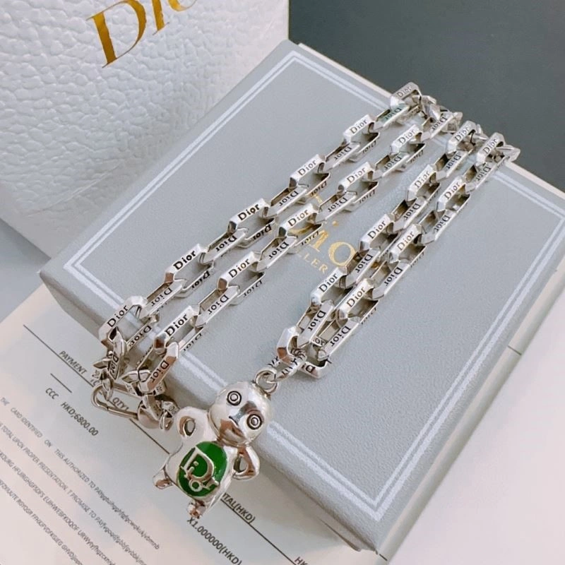 Low-cost Christian Dior Necklaces