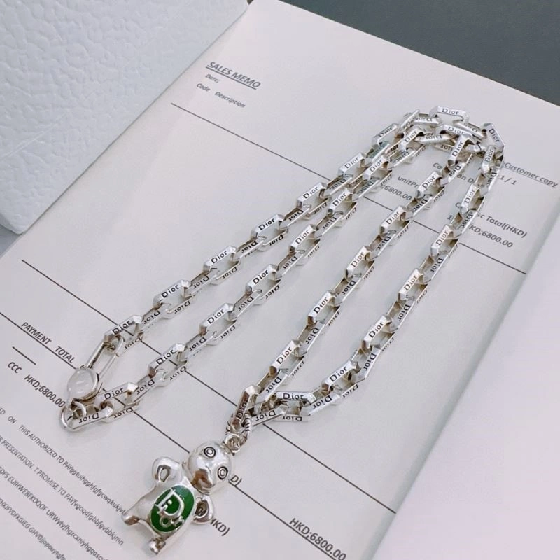 Low-cost Christian Dior Necklaces