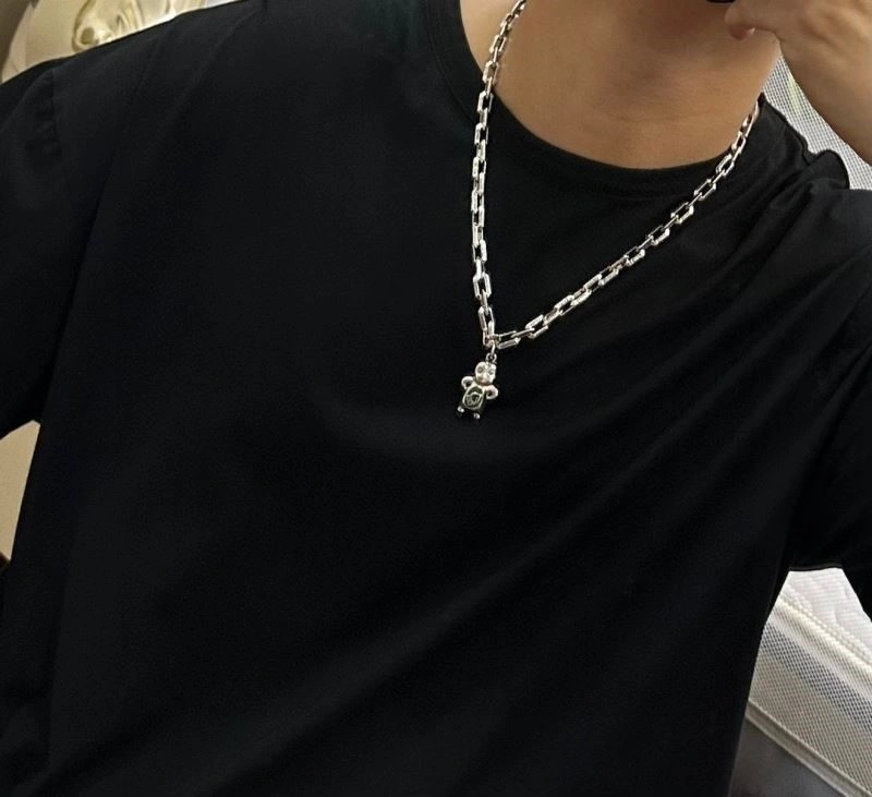 Low-cost Christian Dior Necklaces