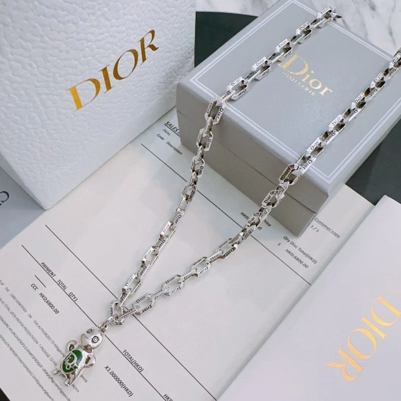 Low-cost Christian Dior Necklaces