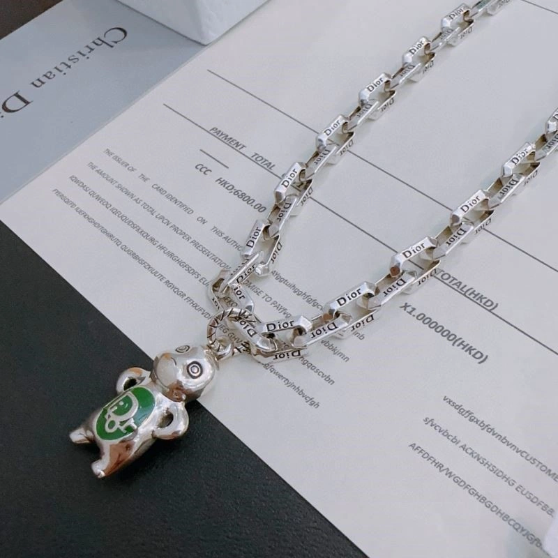 Low-cost Christian Dior Necklaces