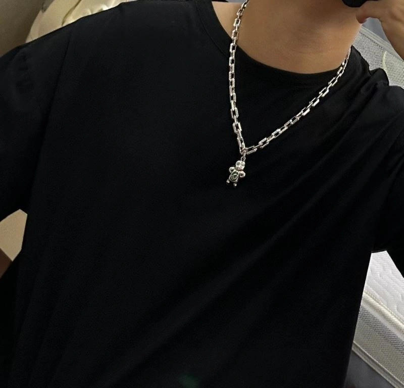 Low-cost Christian Dior Necklaces