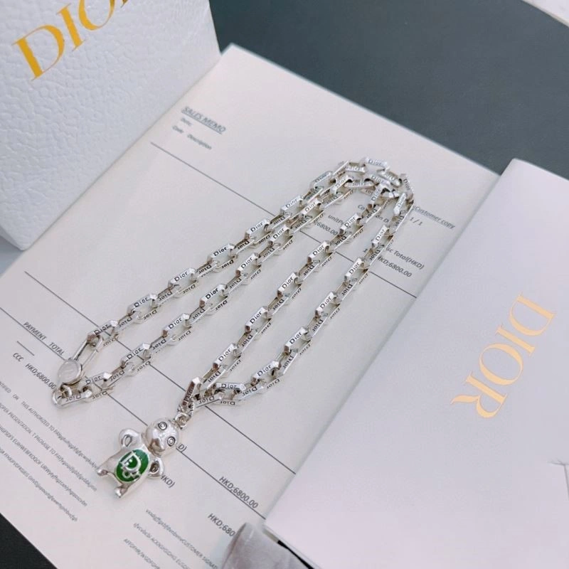 Low-cost Christian Dior Necklaces