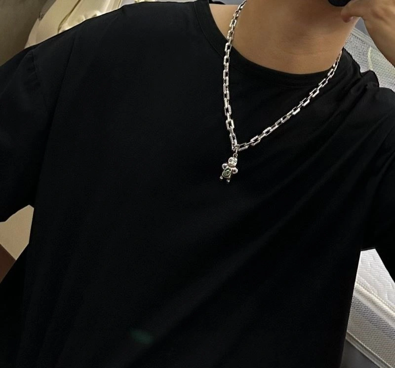 Low-cost Christian Dior Necklaces