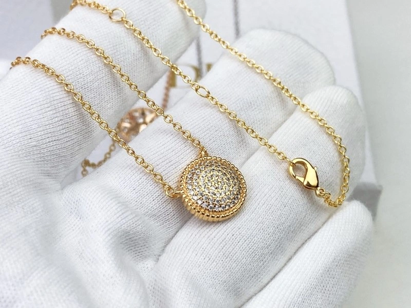 High fidelity Christian Dior Necklaces