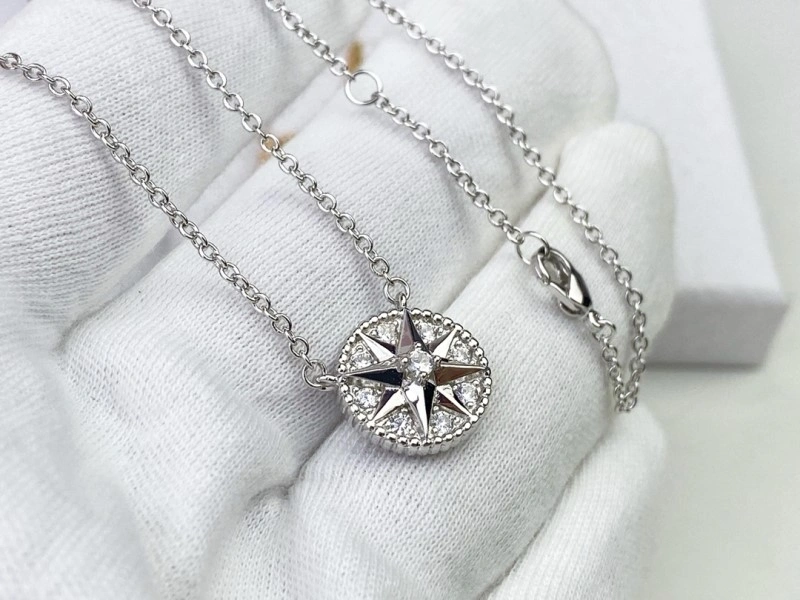High fidelity Christian Dior Necklaces