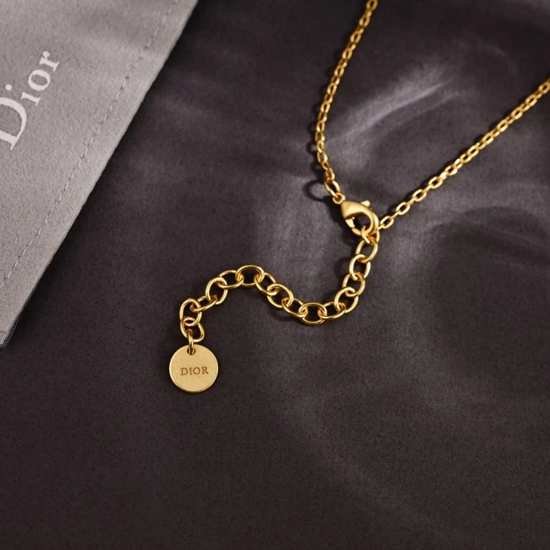 Accurate model Christian Dior Necklaces