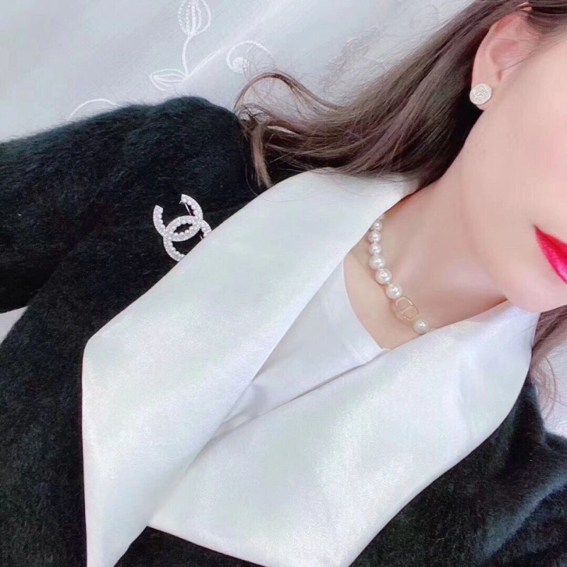 Top mirror Christian Dior Necklaces