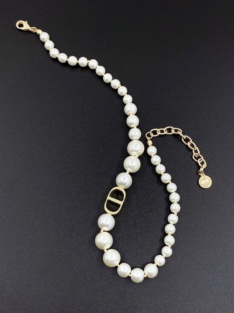 Top mirror Christian Dior Necklaces