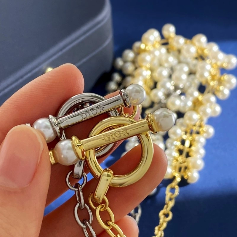 Top mirror Christian Dior Necklaces