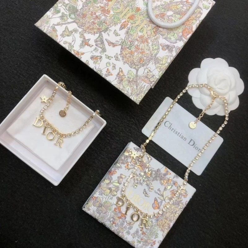 Low-cost Christian Dior Necklaces