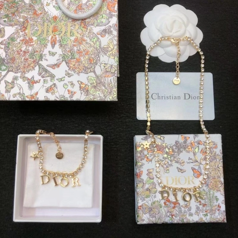 Low-cost Christian Dior Necklaces