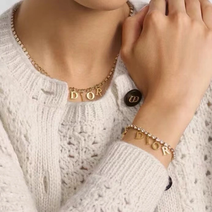 Low-cost Christian Dior Necklaces