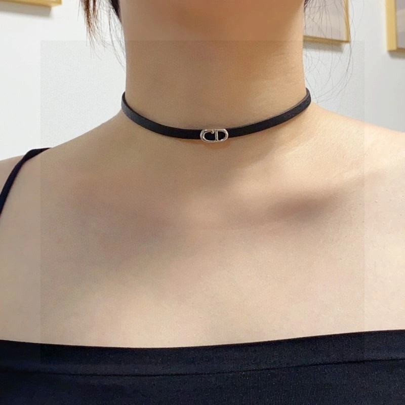 Accurate model Christian Dior Necklaces