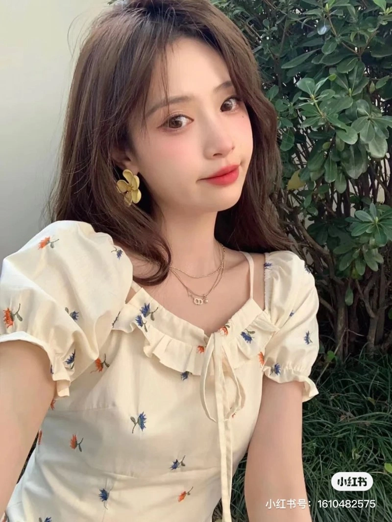 Economical Christian Dior Necklaces