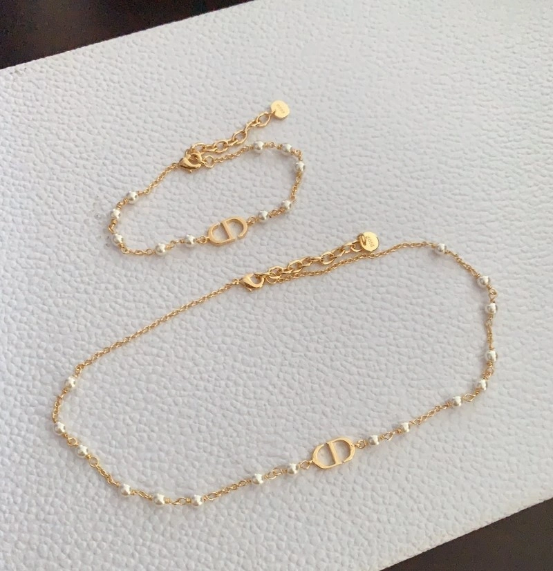 Discounted Christian Dior Necklaces