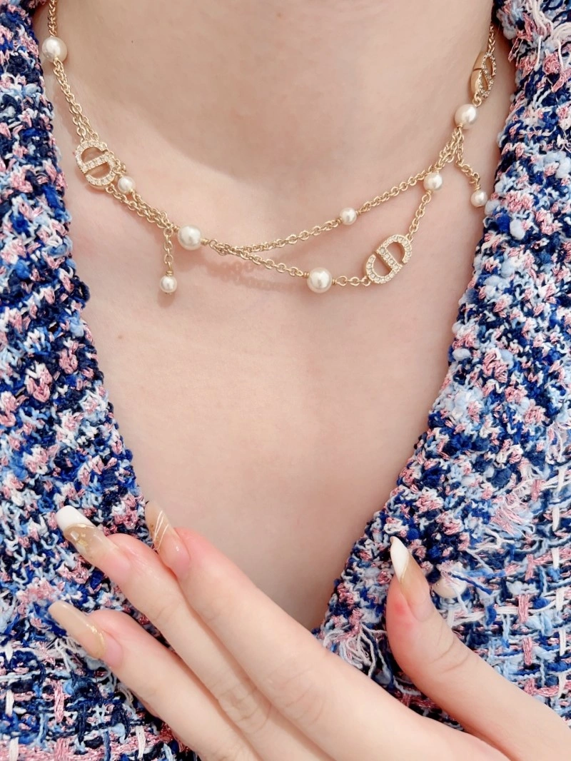Low-cost Christian Dior Necklaces