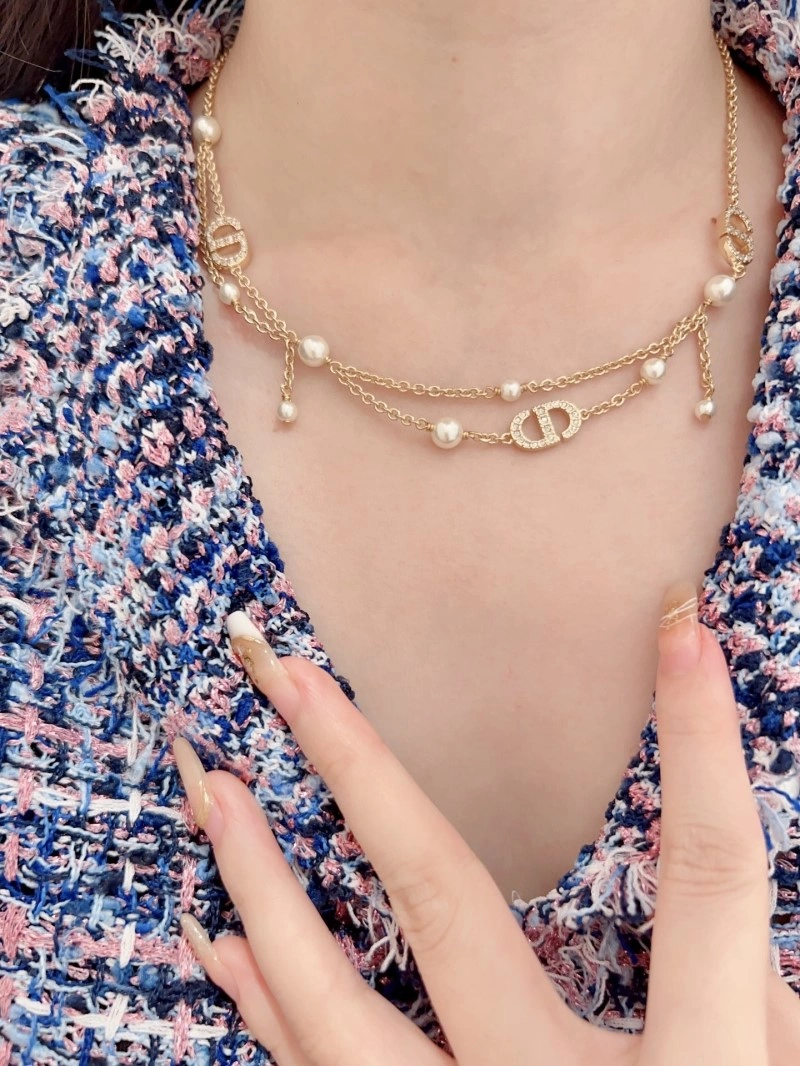 Low-cost Christian Dior Necklaces