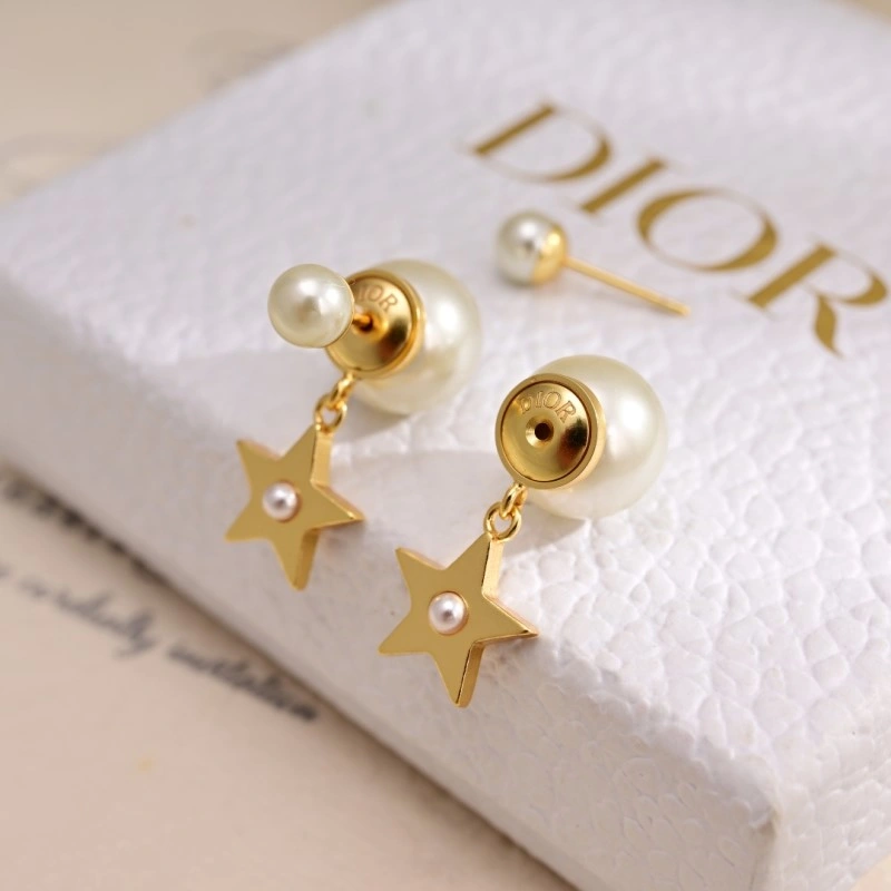 Accurate model Christian Dior Necklaces