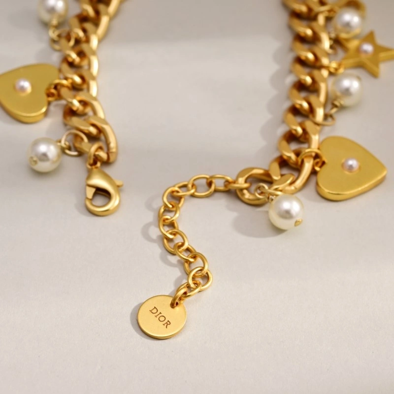 Accurate model Christian Dior Necklaces
