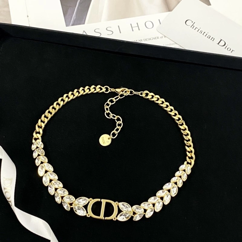 Accurate model Christian Dior Necklaces