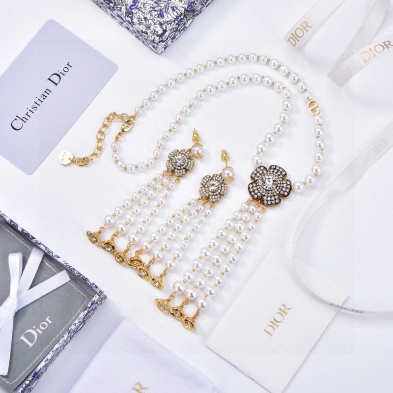 Factory-made Christian Dior Necklaces