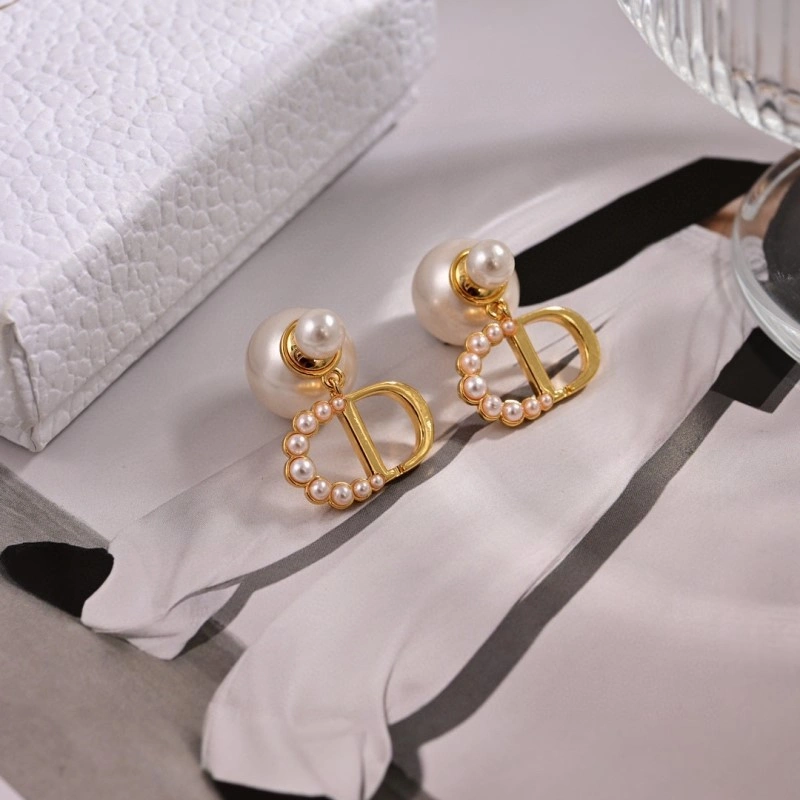 Low-cost Christian Dior Necklaces