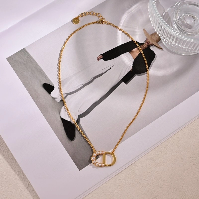 Low-cost Christian Dior Necklaces