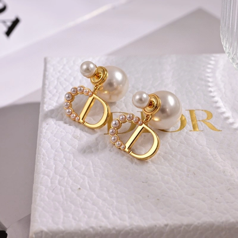 Low-cost Christian Dior Necklaces