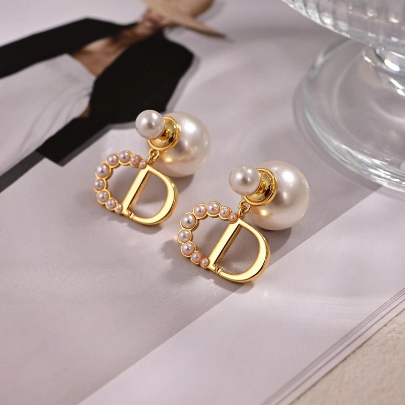Low-cost Christian Dior Necklaces
