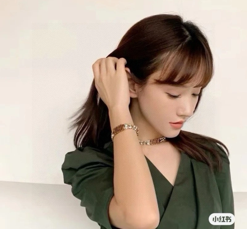 Low-cost Christian Dior Necklaces