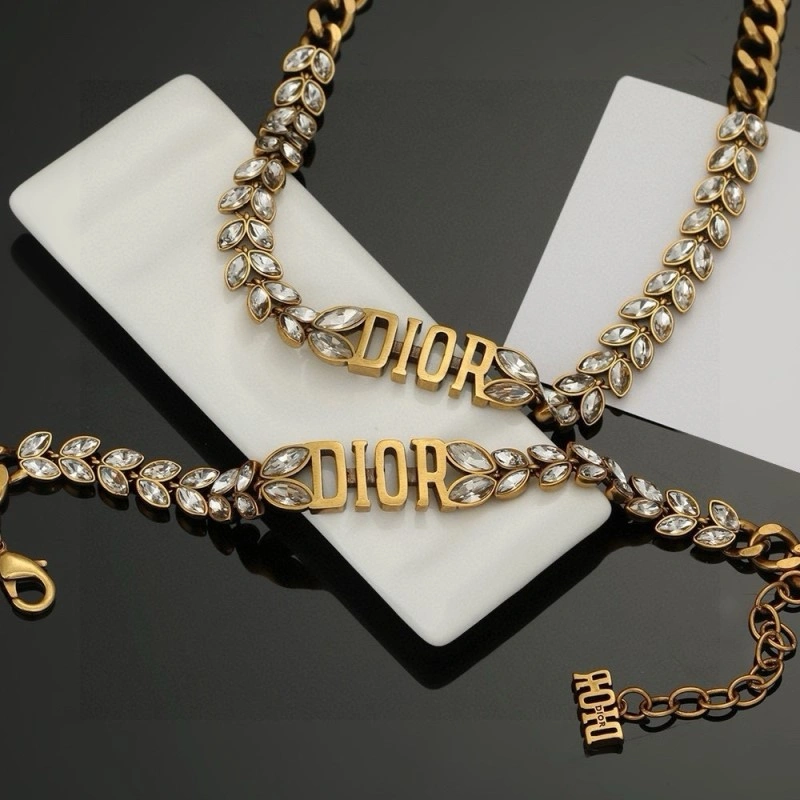 Low-cost Christian Dior Necklaces
