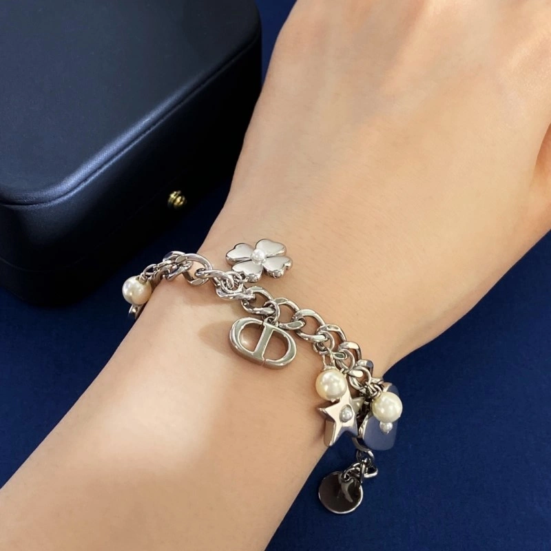 Low-cost Christian Dior Necklaces