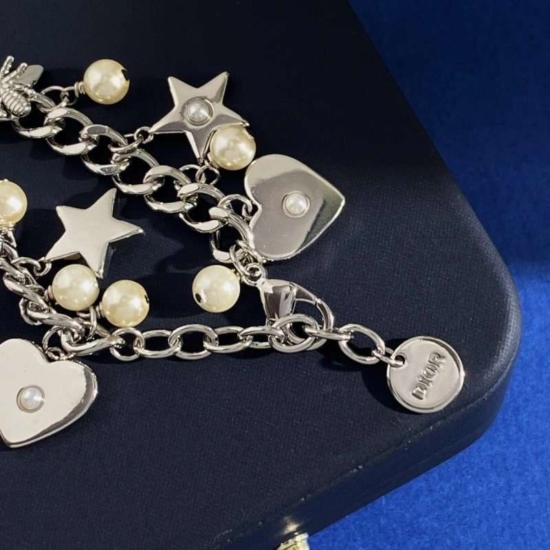 Low-cost Christian Dior Necklaces