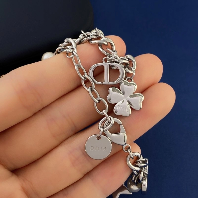Low-cost Christian Dior Necklaces